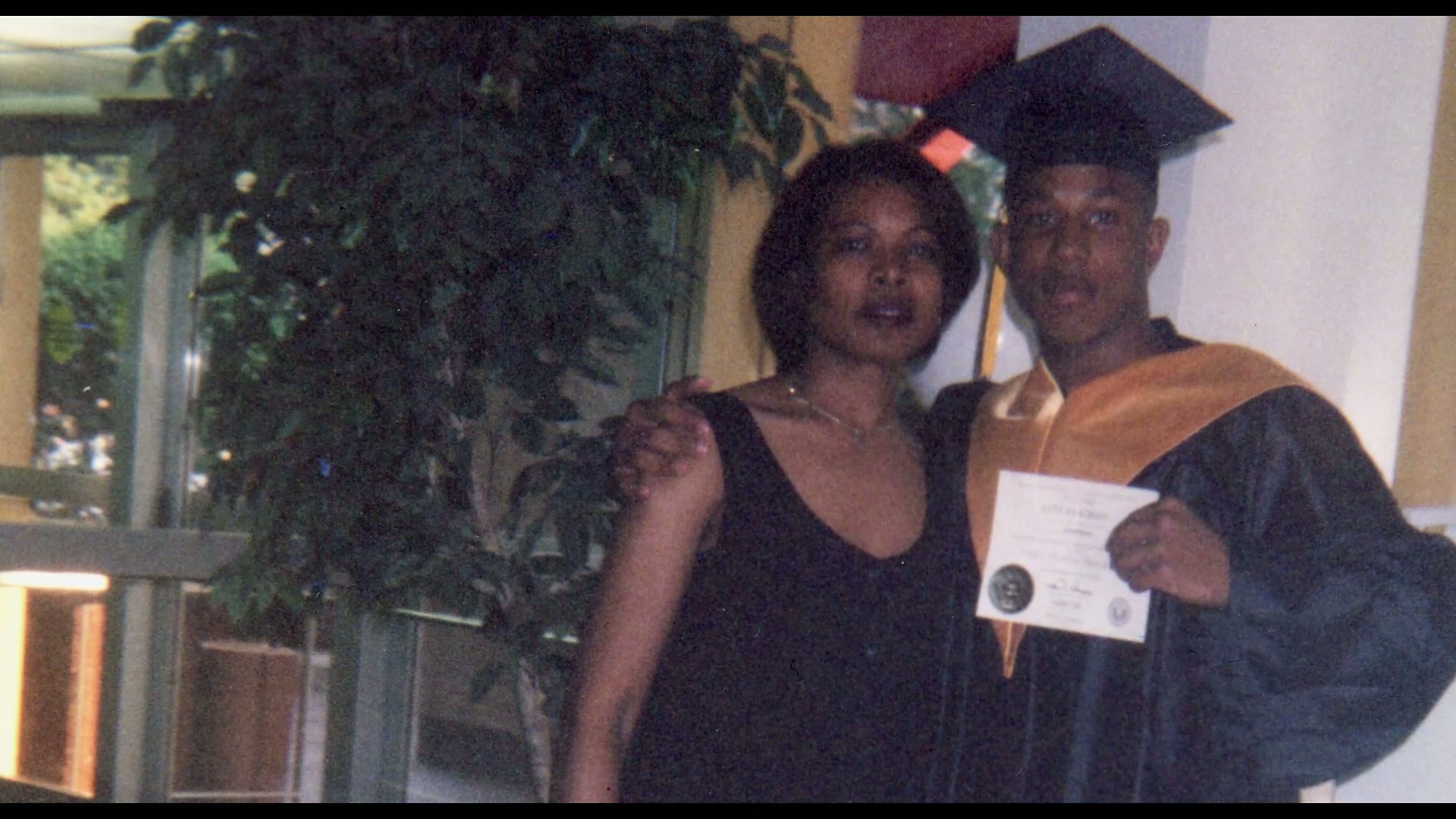 "No salgas,ven directo de la escuela". - The Honorable Shyne | Clip.Cafe