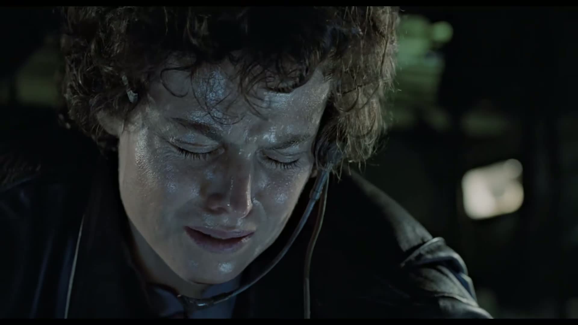 At the momentwhen the chestburster first erupts, the entire ...