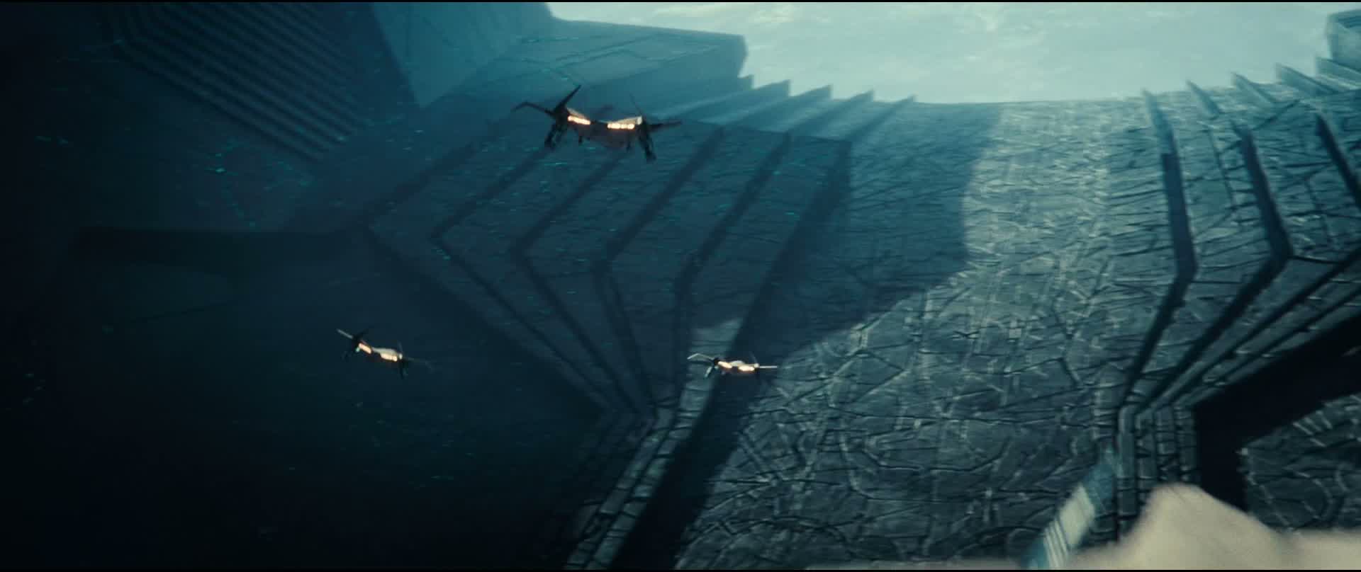 "Command, the queen's shipis too heavily defended. We have to ...