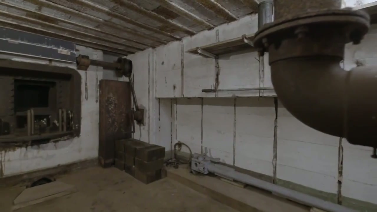 Behind each pit is a bunkercontaining shell cartridge And fuel storage ...