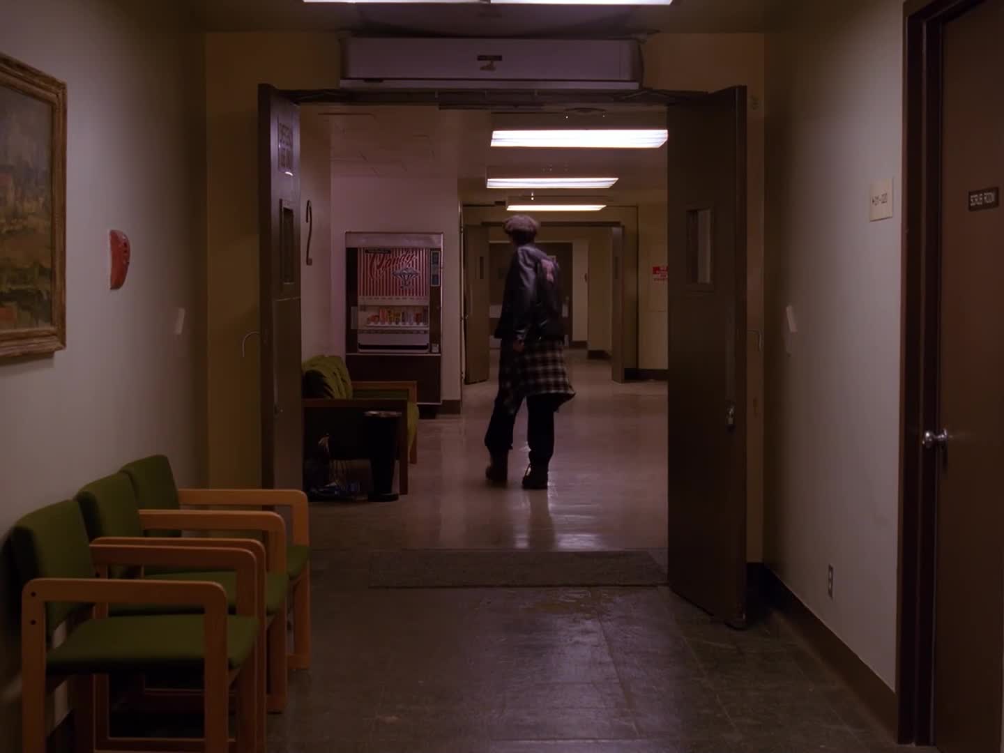 Bobby Briggs. - What's he doing here?- He doesn't look sick. Sheriff ...