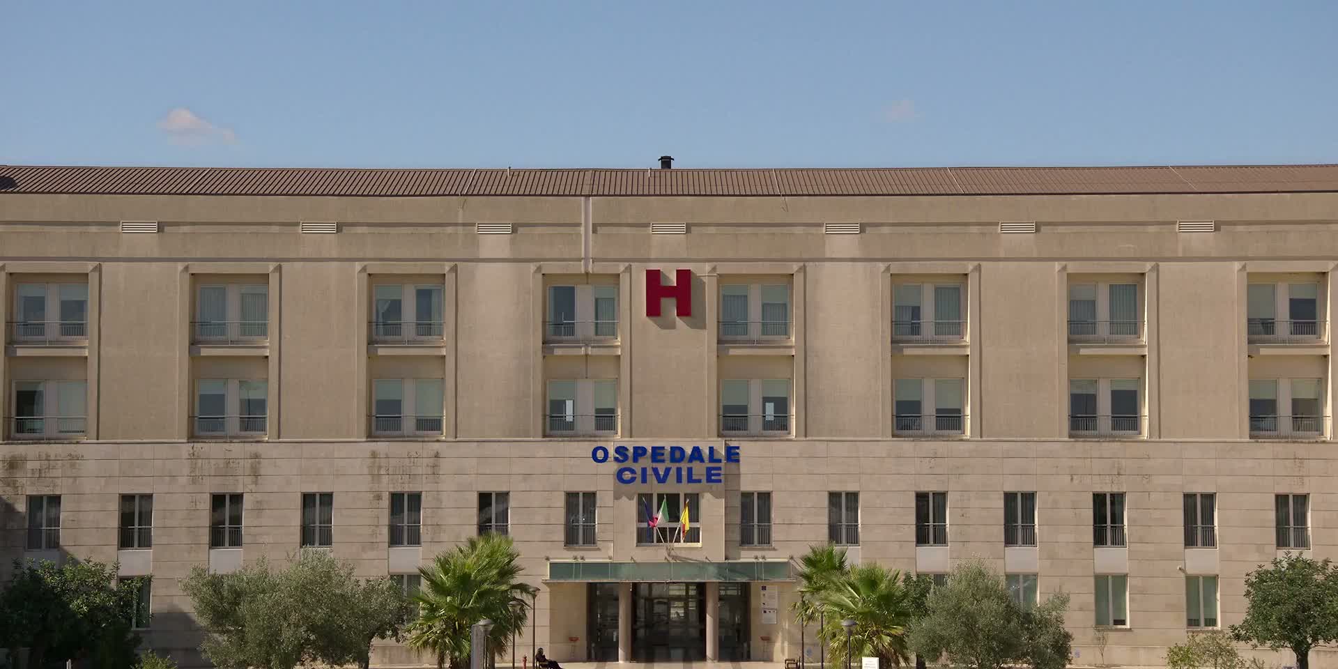 CIVIL HOSPITAL EMERGENCY ROOM Hi, guys. - The Hottest Summer | Clip.Cafe