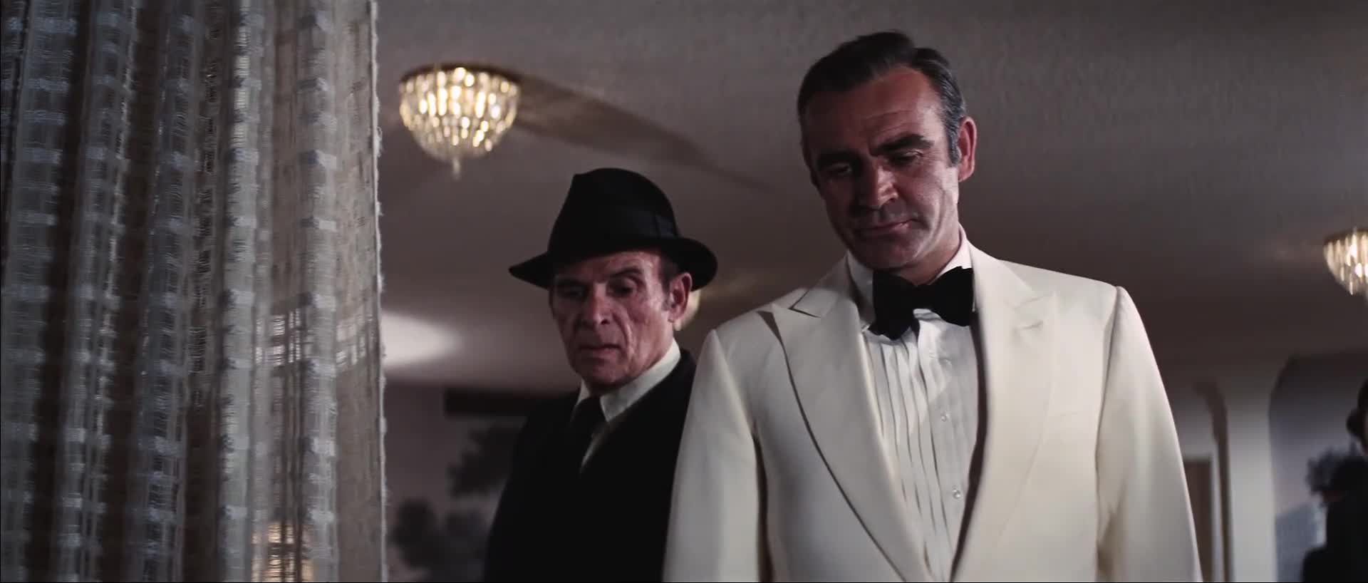 Exceptionally fine shot. I didn't know there was a pool down there ...