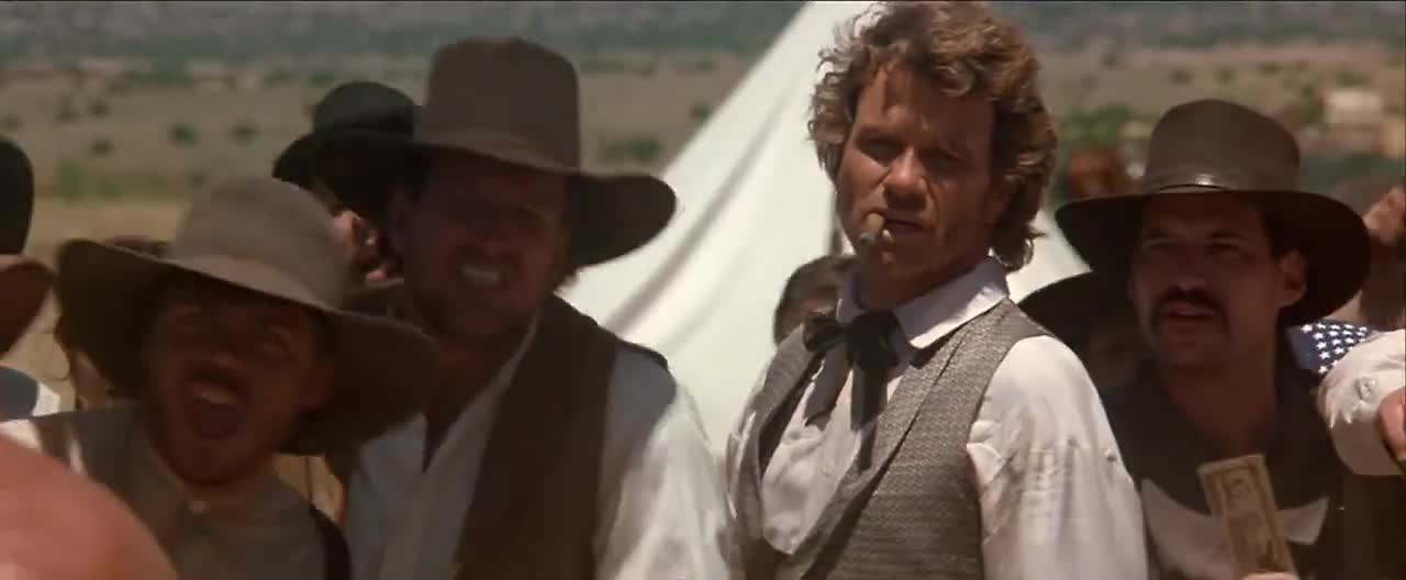 Fight. -Get him, Shanssey!Hands! Keep your hands off! One. Two. Three ...