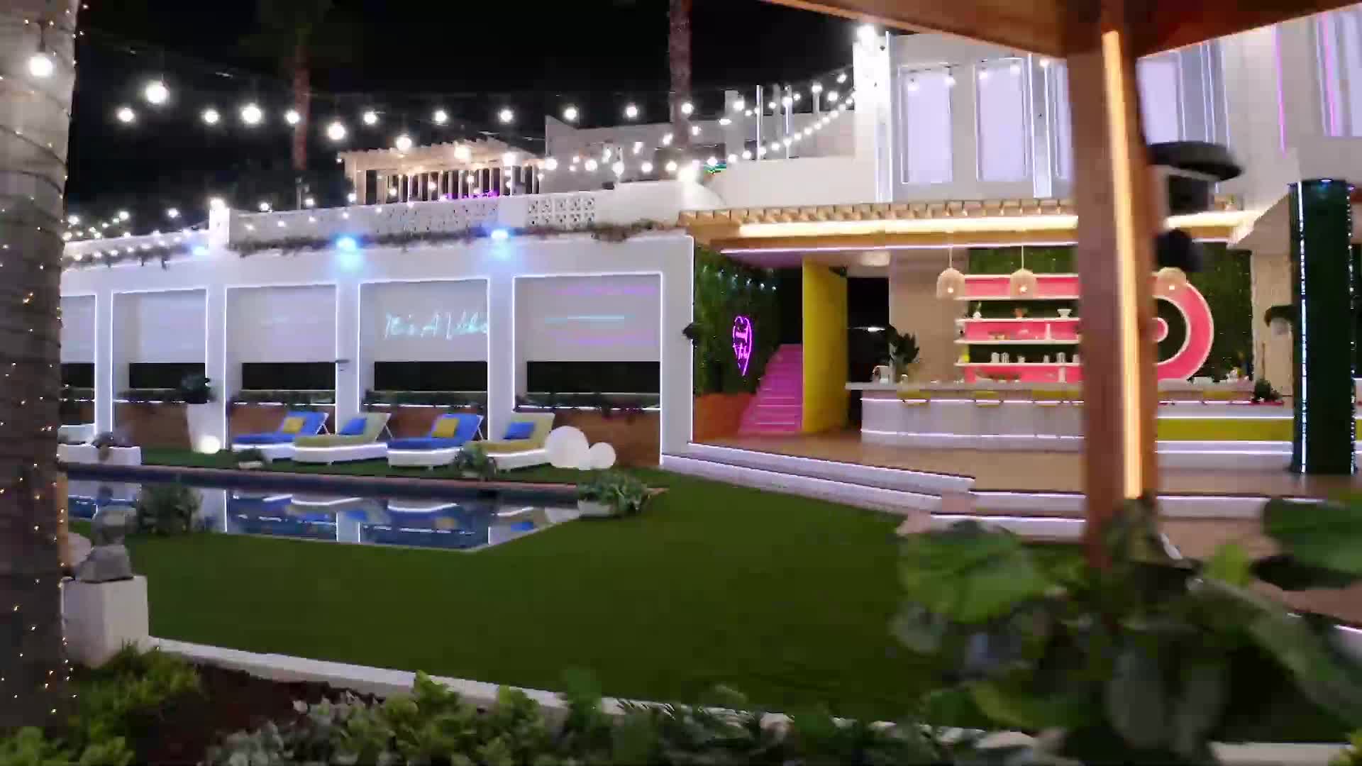 "Welcometo "Love Island USA". Phoebe knowsthe way to a man's heart is ...