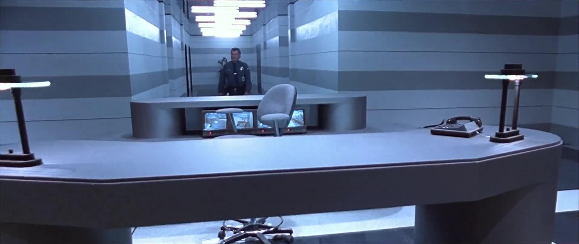 Gibbons? Gibbons, come on, man. You can't leave the desk like that ...