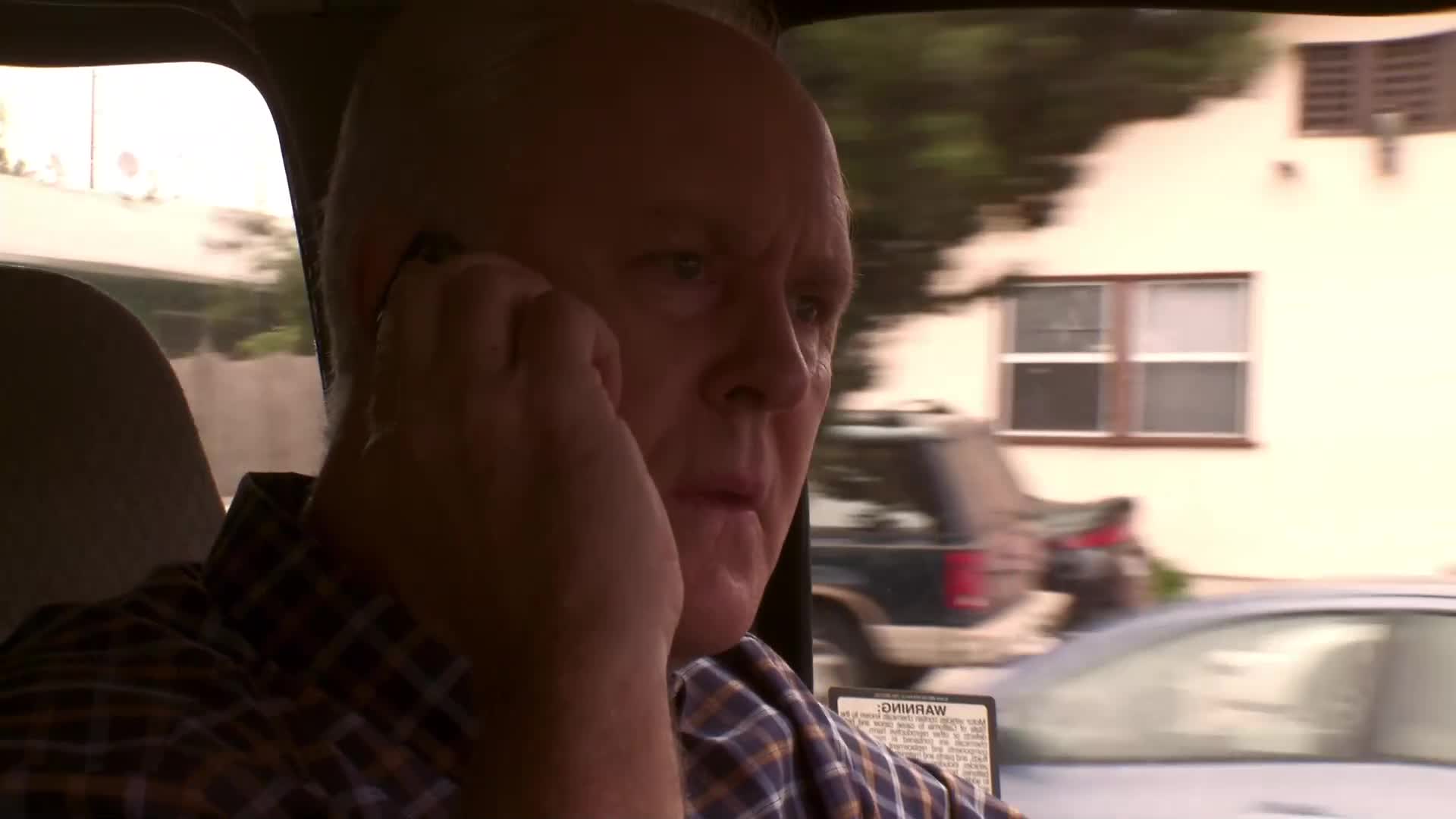 Hello.- Daddy. It's me. I'm sorry I haven'treturned your calls. I've ...