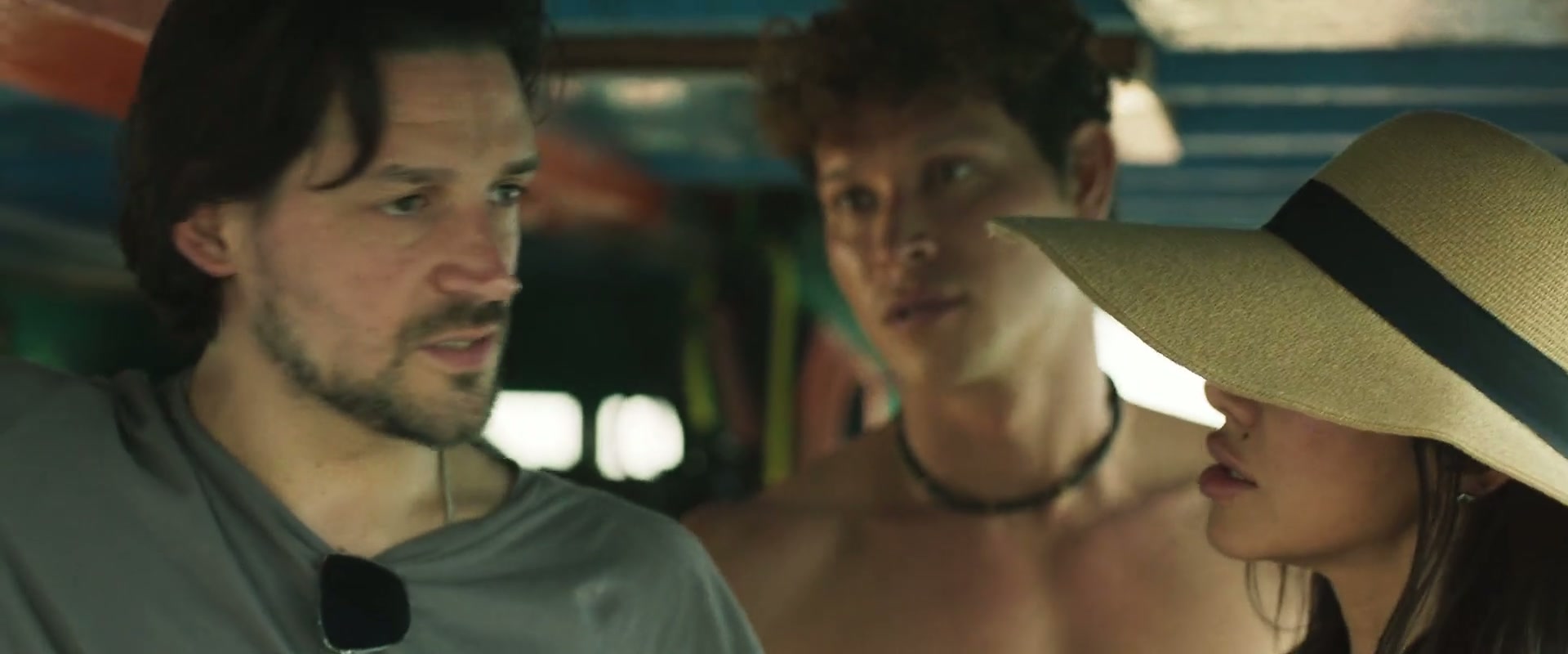 - Is she okay?- Yeah, she's fine. - Into the Deep | Clip.Cafe