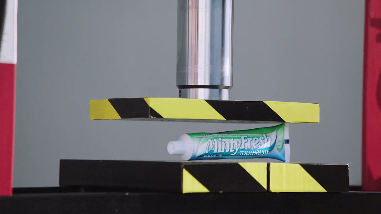 "-Lookie, toothpaste. (CHUCKLES) Oh, my goodness!" - Muppets Now quote