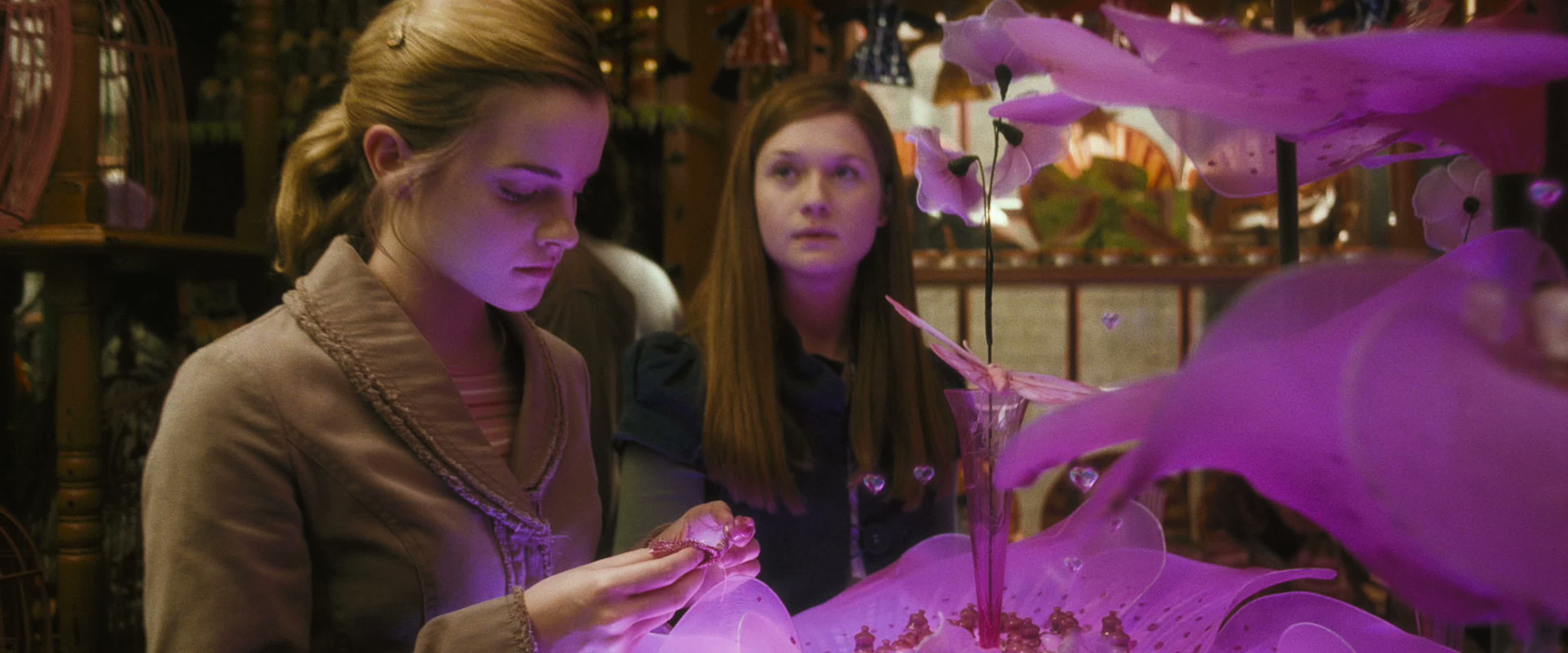 - Love potions, eh?- Yeah, they really do work. - Harry Potter and the ...