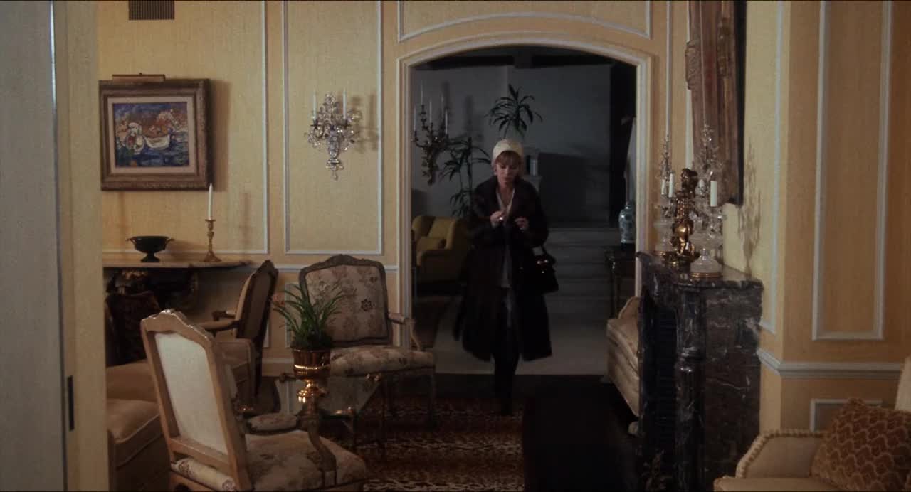"Mona. Mona, Mona, Mona. I need you! Mona, this earring ‒Will you ...