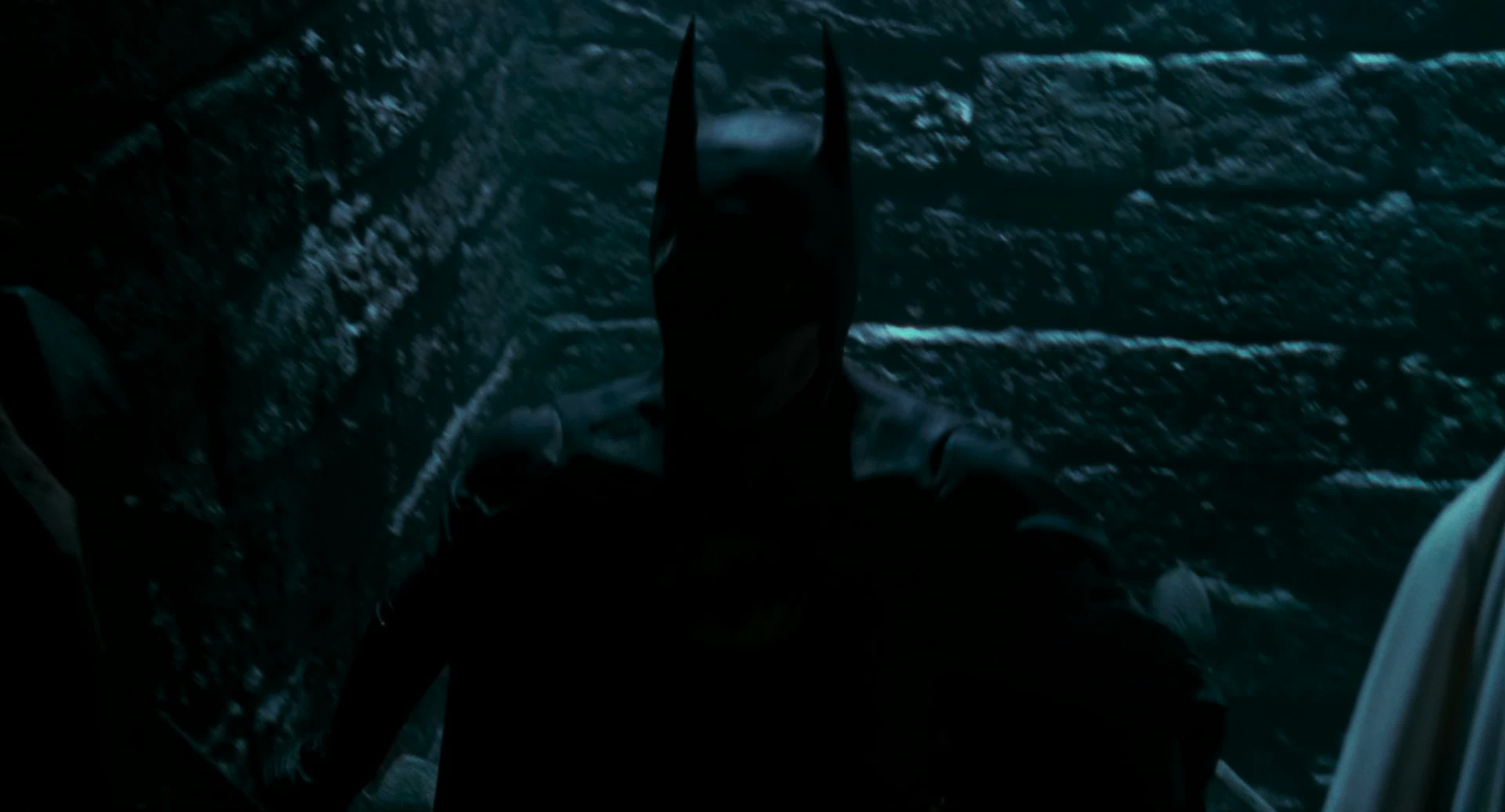 Point those searchlights at the tower.Now! Move! - Batman | Clip.Cafe