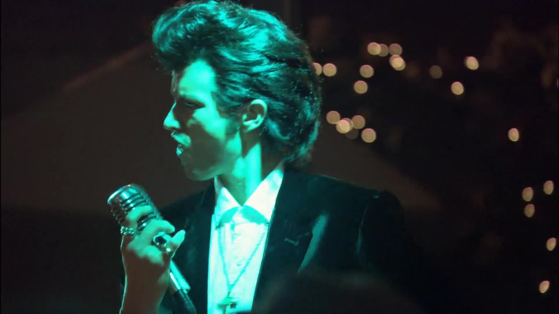 SHE GOT STYLE SHE GOT TASTE ♪ ♪ SHE GOT A BEAUTIFUL FACE SHE GOT SAVOIR ...