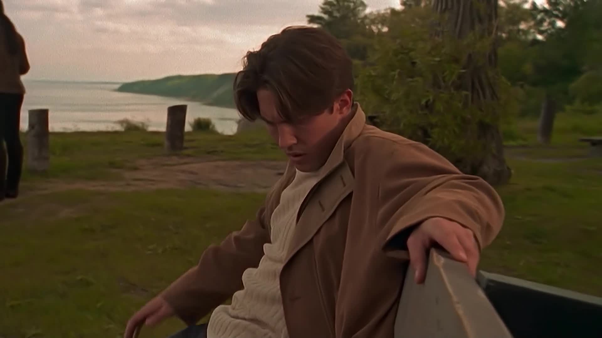 Stump. The bloody benchis built on a tree stump. - Relic Hunter | Clip.Cafe