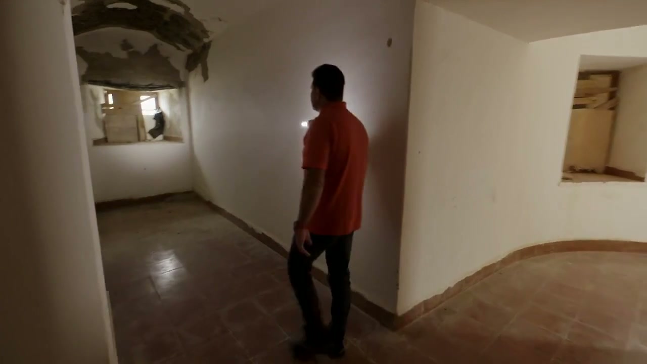 The basement is built likea typical german bunker, Walls and rooms ...
