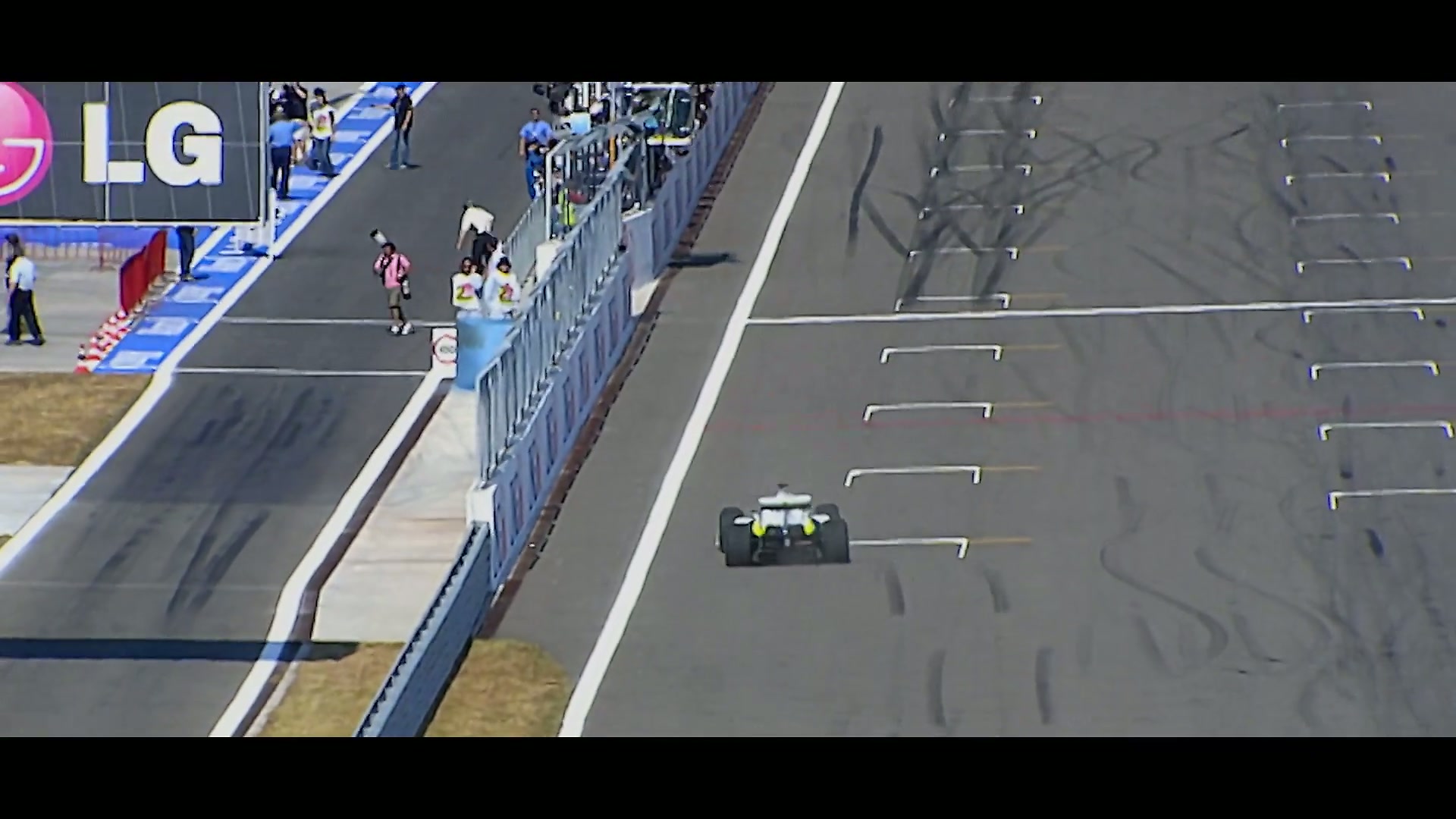 The Button bandwagon rollsinto Silverstone with Jenson Button ...