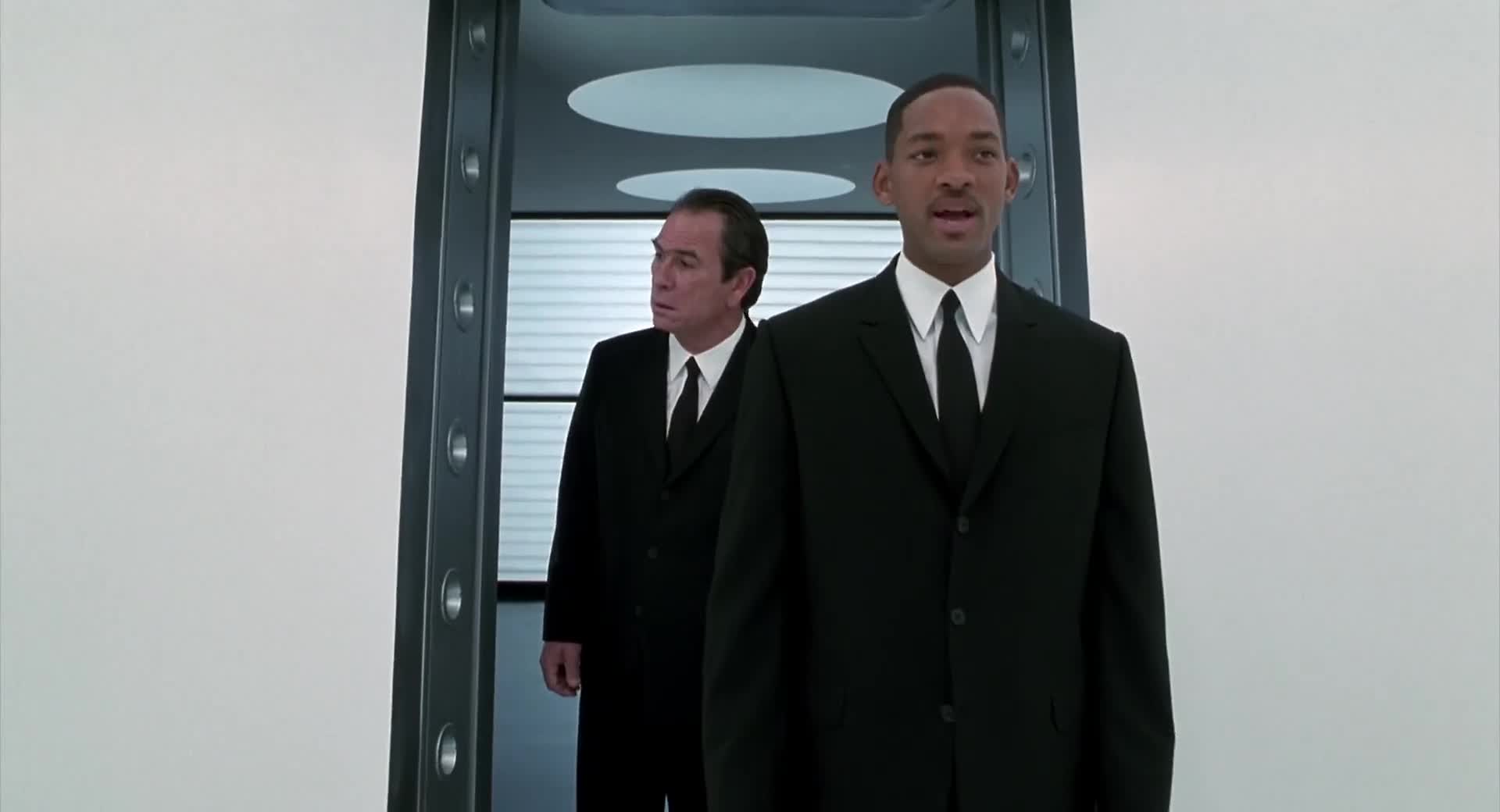 The deneuralizer - Men in Black II | Clip.Cafe