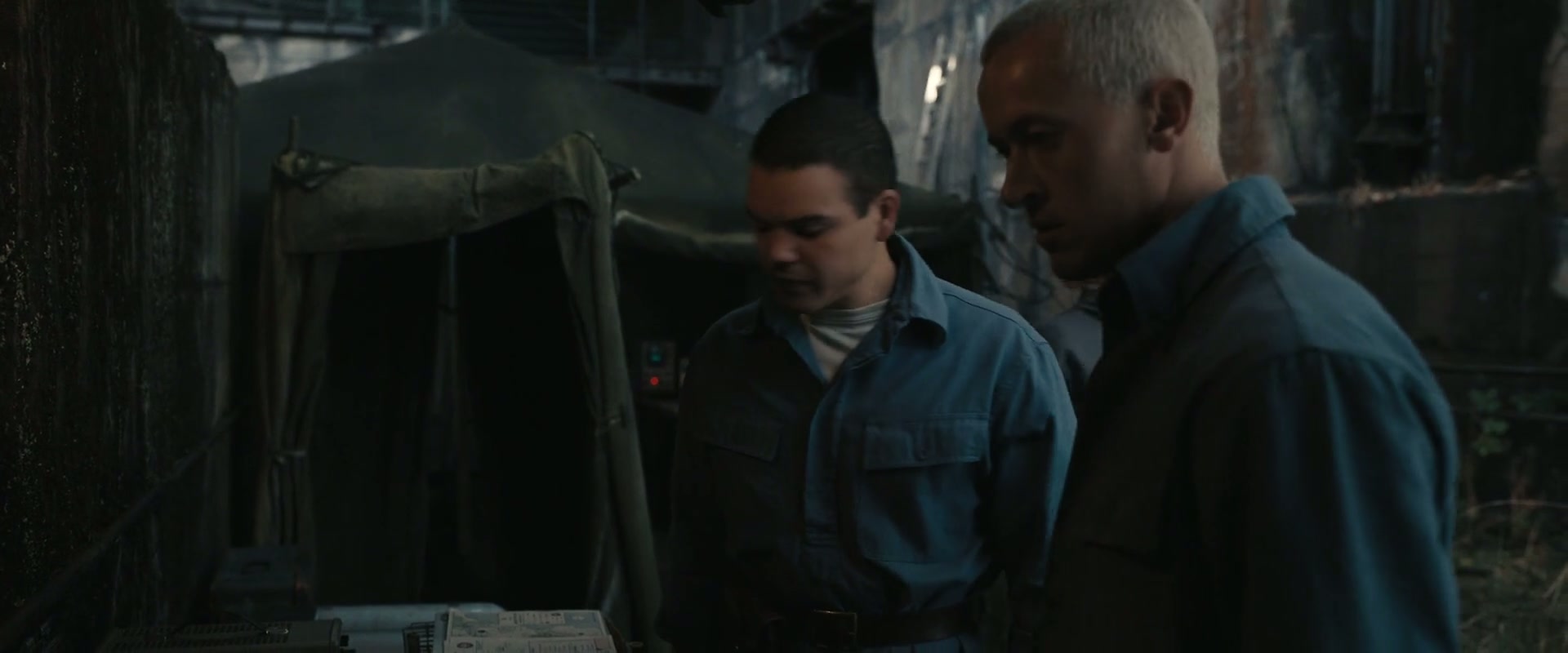 They're going up north to start a new lifefar away from Panem. - The ...