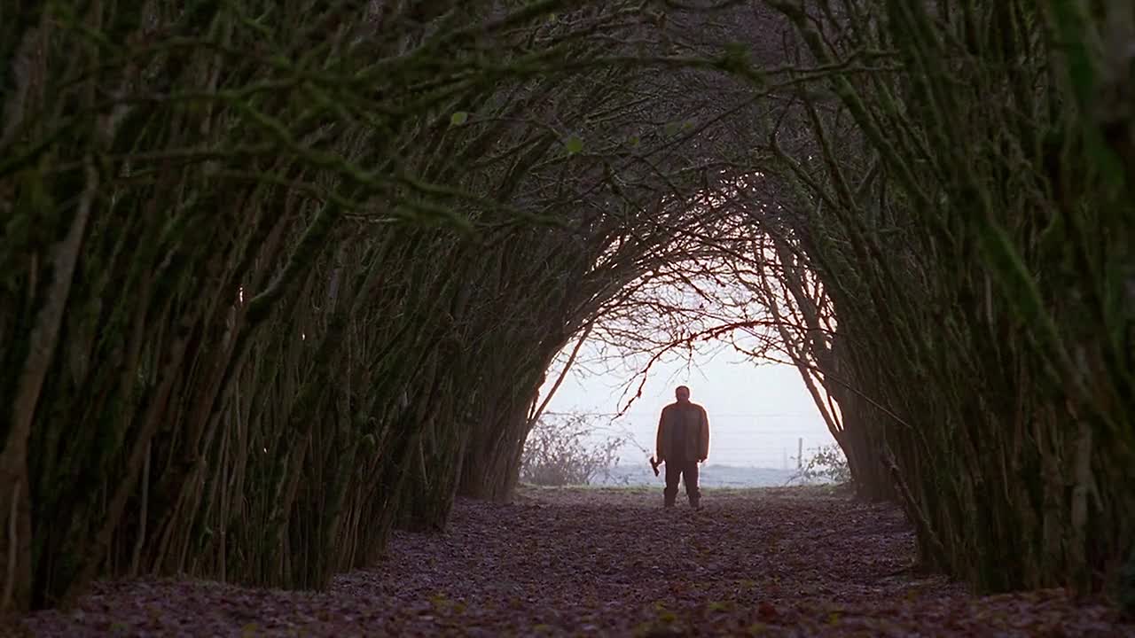 - What is it?- Someone's watching us. Sir? - The X-Files | Clip.Cafe