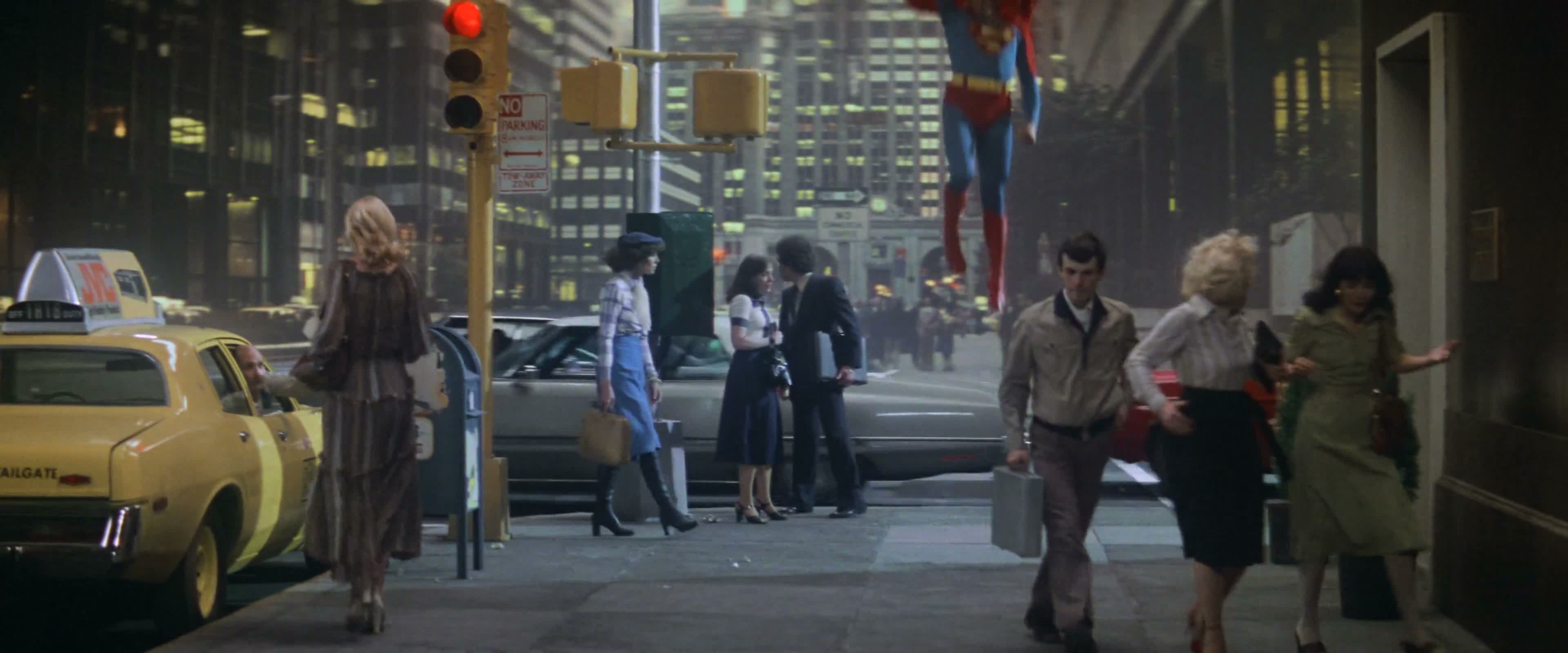 - What the--?- Oh, Superman. - Gee.- Stand back, please. Stand back ...