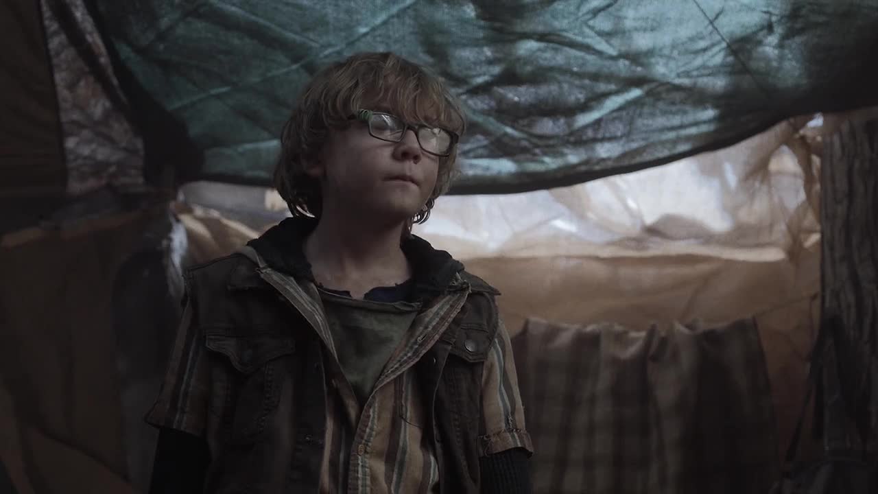 You're scared, aren't you? What's out there? Dylan, it's okay. - Fear ...
