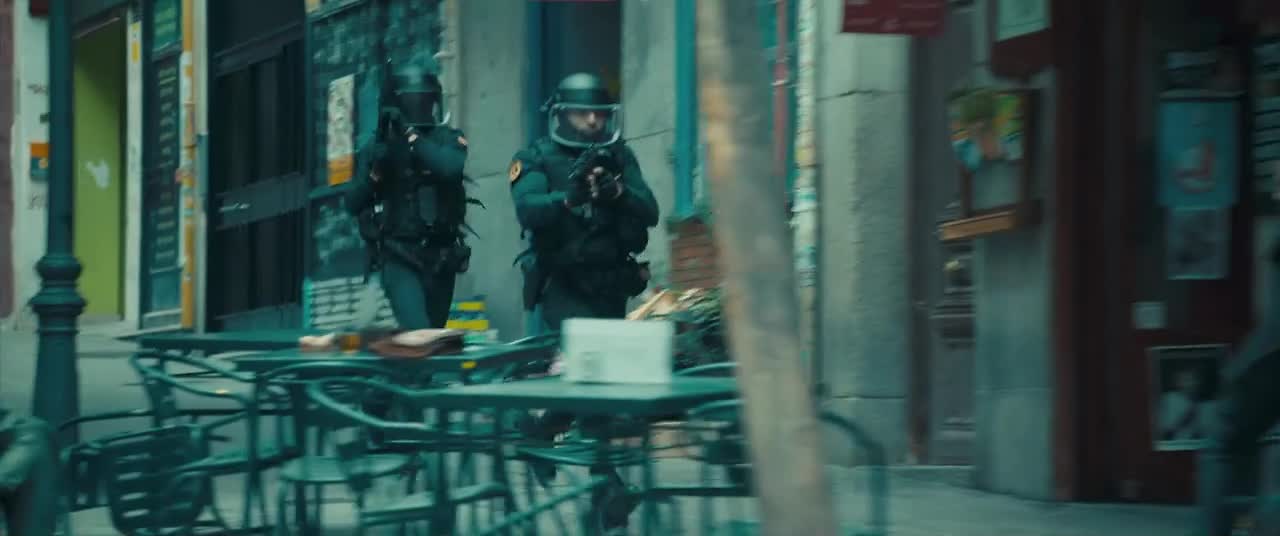 -You're under arrest, dammit!-Stop! Stop! Stop! Move aside! - All the ...
