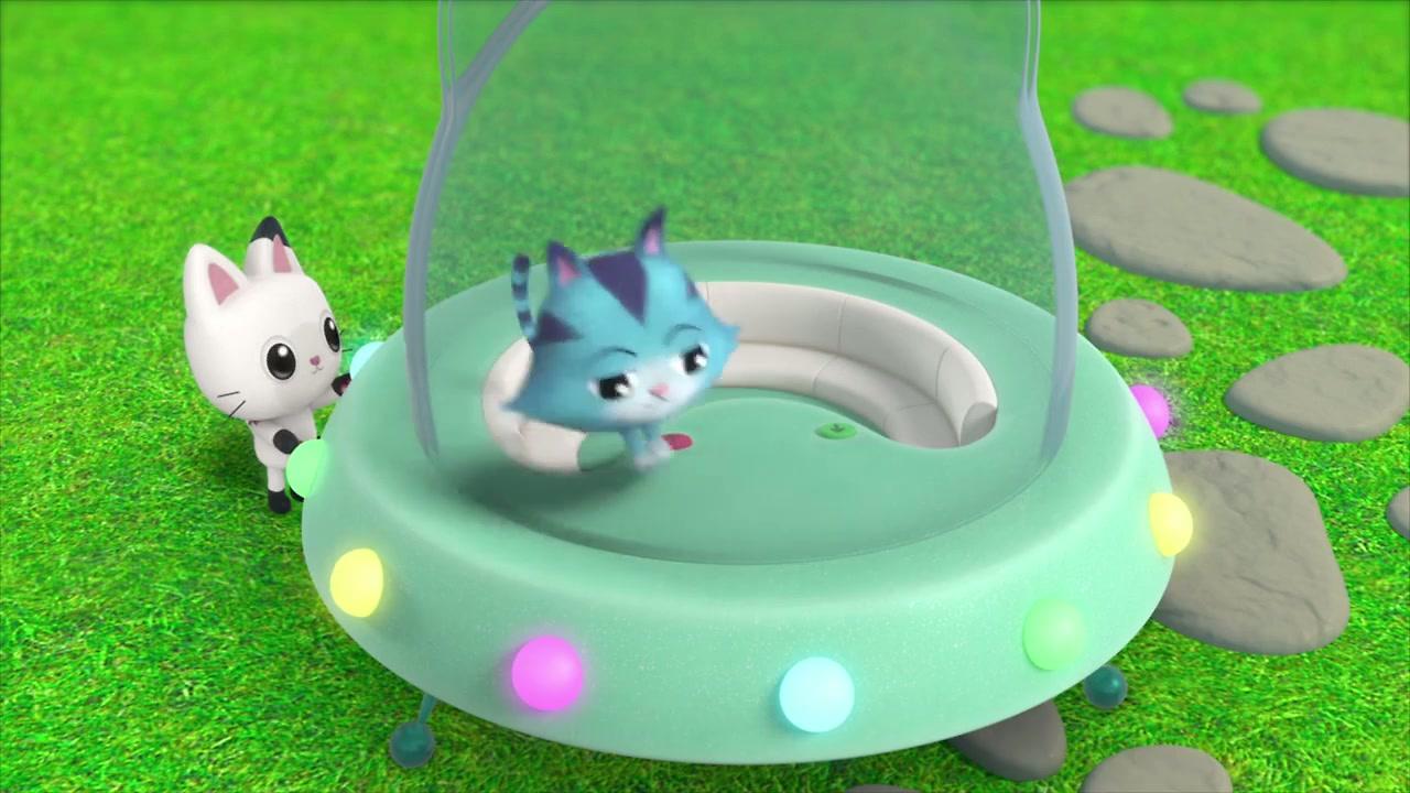 -Hey, CatRat, that's not a cat bed.- Wake up, CatRat! - Gabby's ...