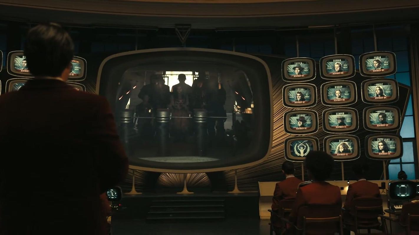 "Enjoy the show. Enjoy the show." - The Hunger Games: The Ballad of ...