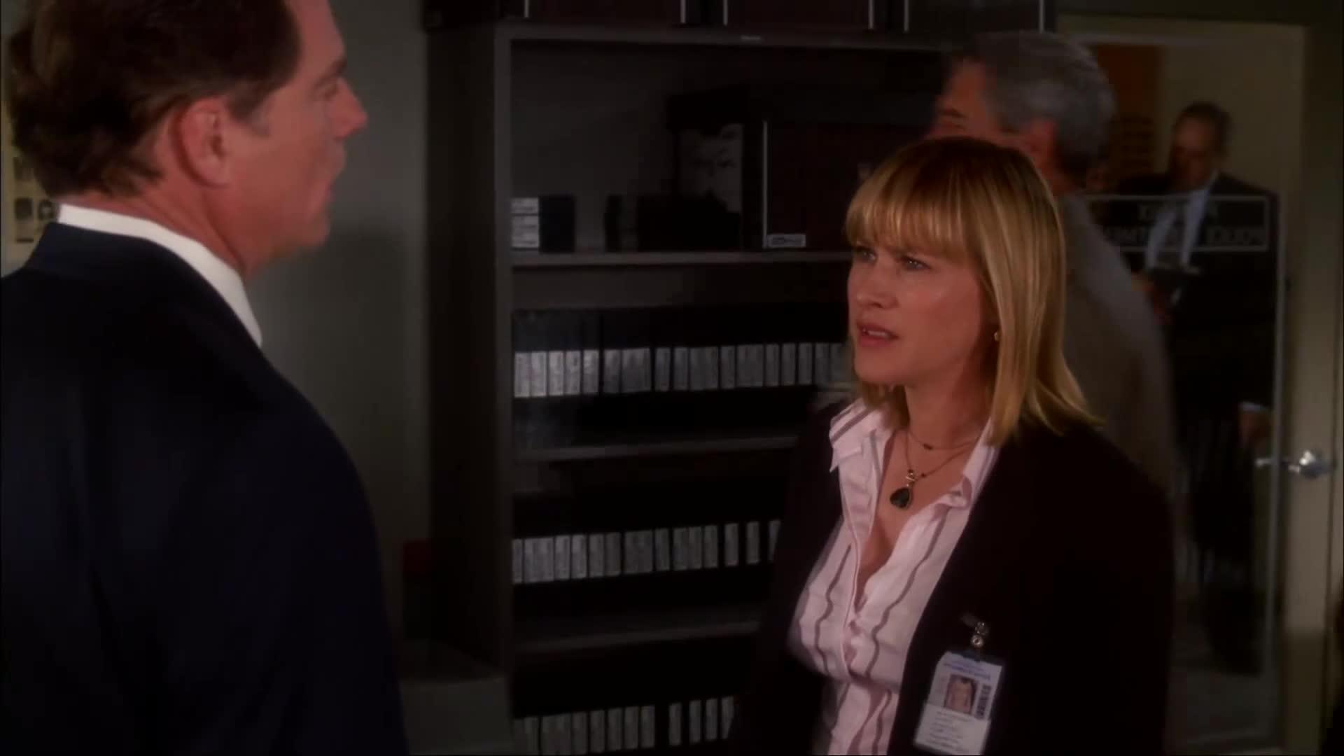 "Excuse me,uh,I'm lookingfor detective lee scanlon. That's his desk ...