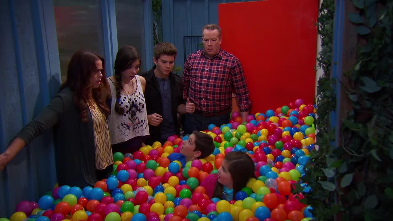 - Hello. - Hello. - Run! - Run! - The Thundermans | Clip.Cafe