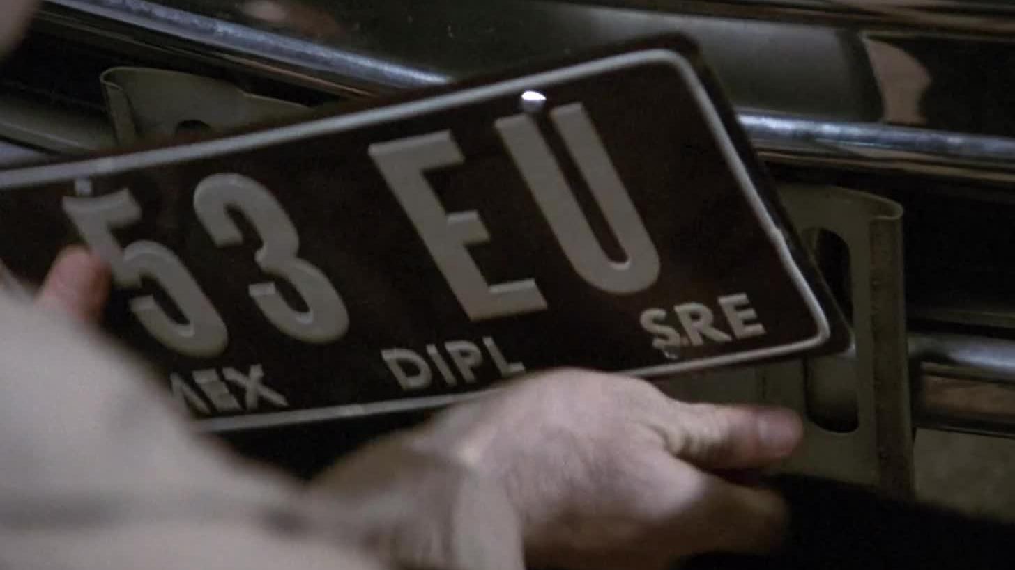 It looks likethey're changingthe license plates. We've gotta hang back ...