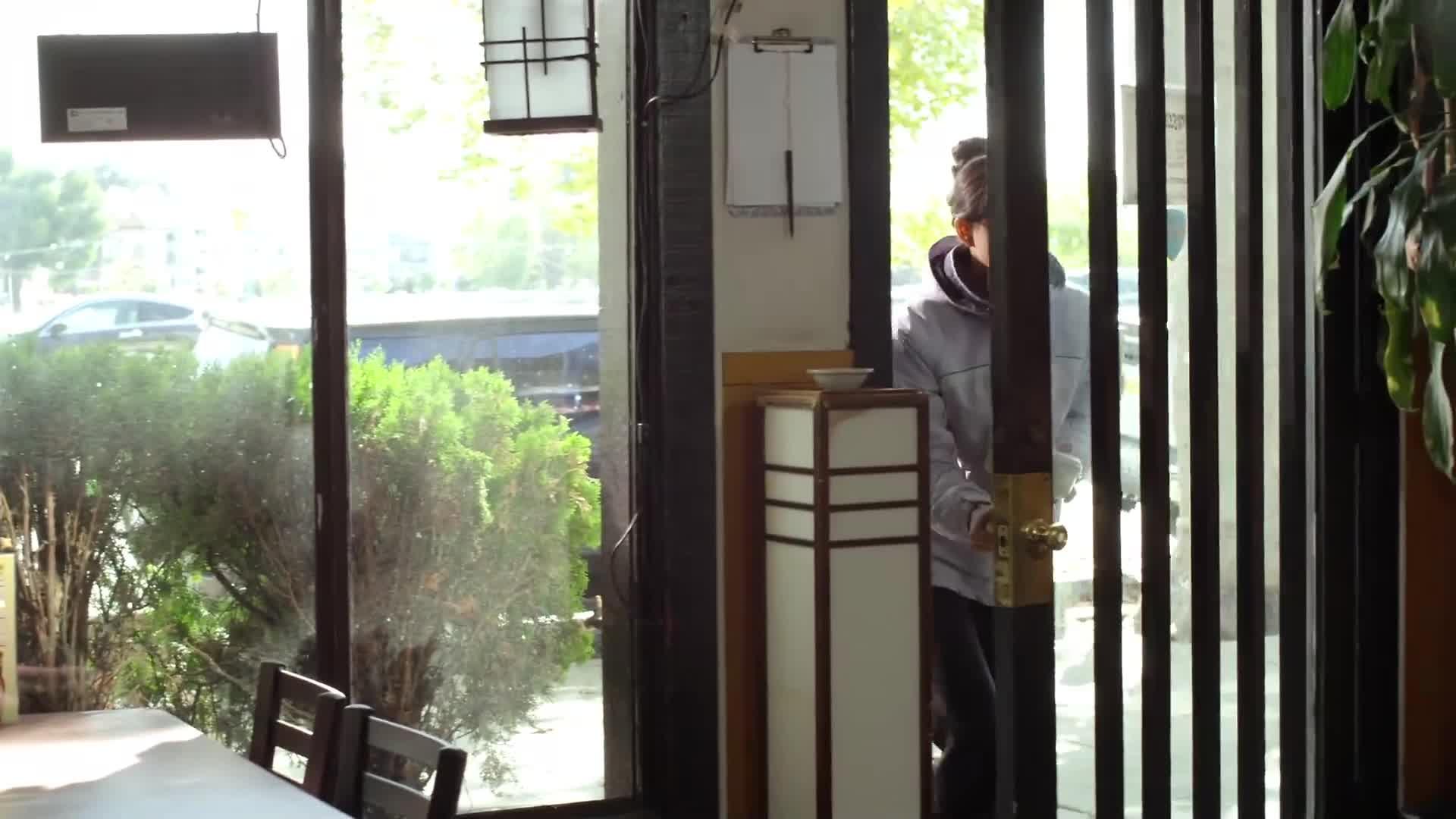 "How long have you workedas a sushi chef? Where did youget your ...