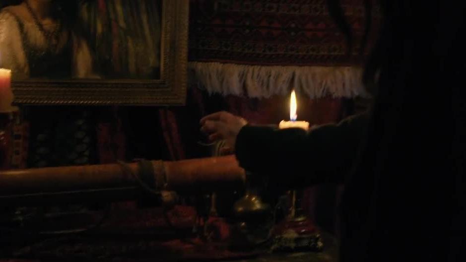 No, do not touch that.It's dangerous. - Van Helsing | Clip.Cafe