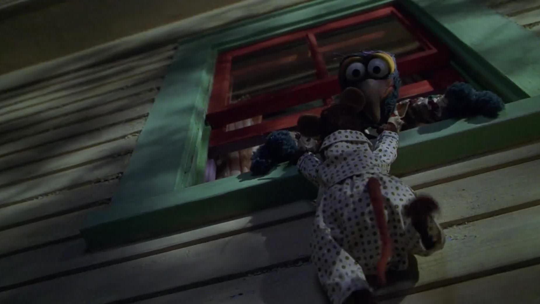 Rizzo? No, it's Santa. But I forgot my reindeer. - Muppets from Space ...