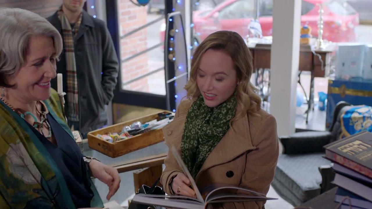 No, you see, that's backwards. - Mistletoe & Menorahs | Clip.Cafe