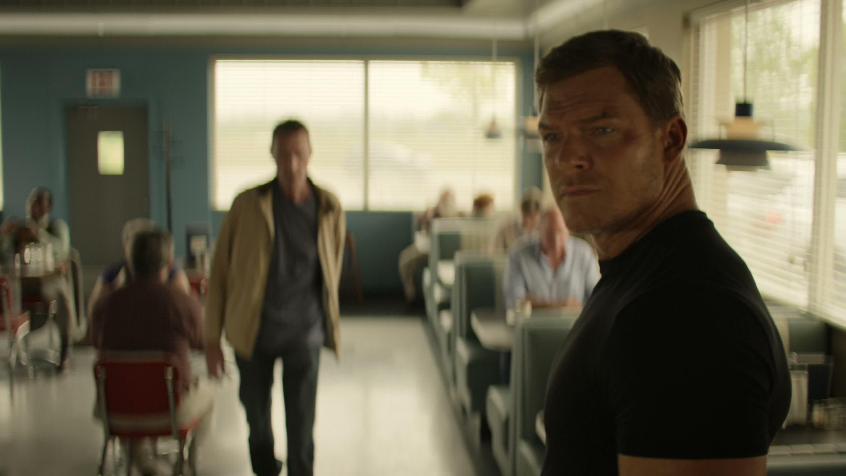 Oh, excuse me. Sorry. - Reacher | Clip.Cafe