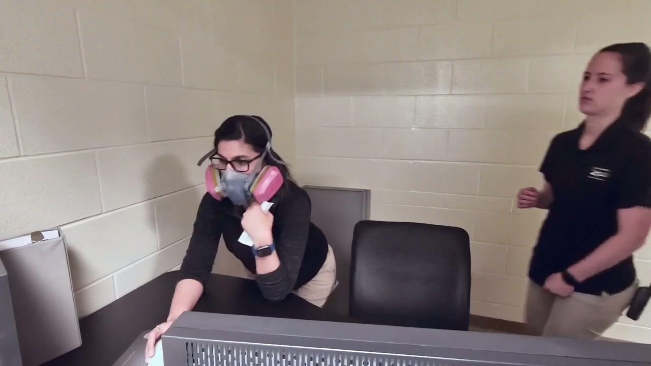 Okay, let's turn herback down to one, if you wanna take herto the table ...