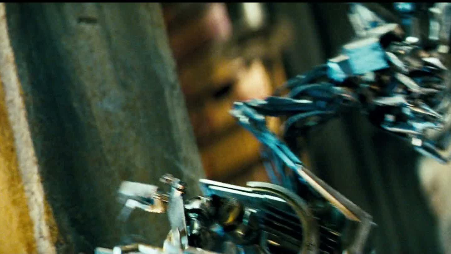 - Shoot that mother...- Maggie, cover fire! - Transformers | Clip.Cafe