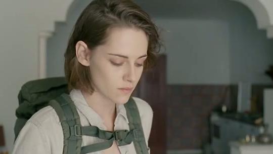 The road is safe,even if it's not very busy. - Personal Shopper | Clip.Cafe