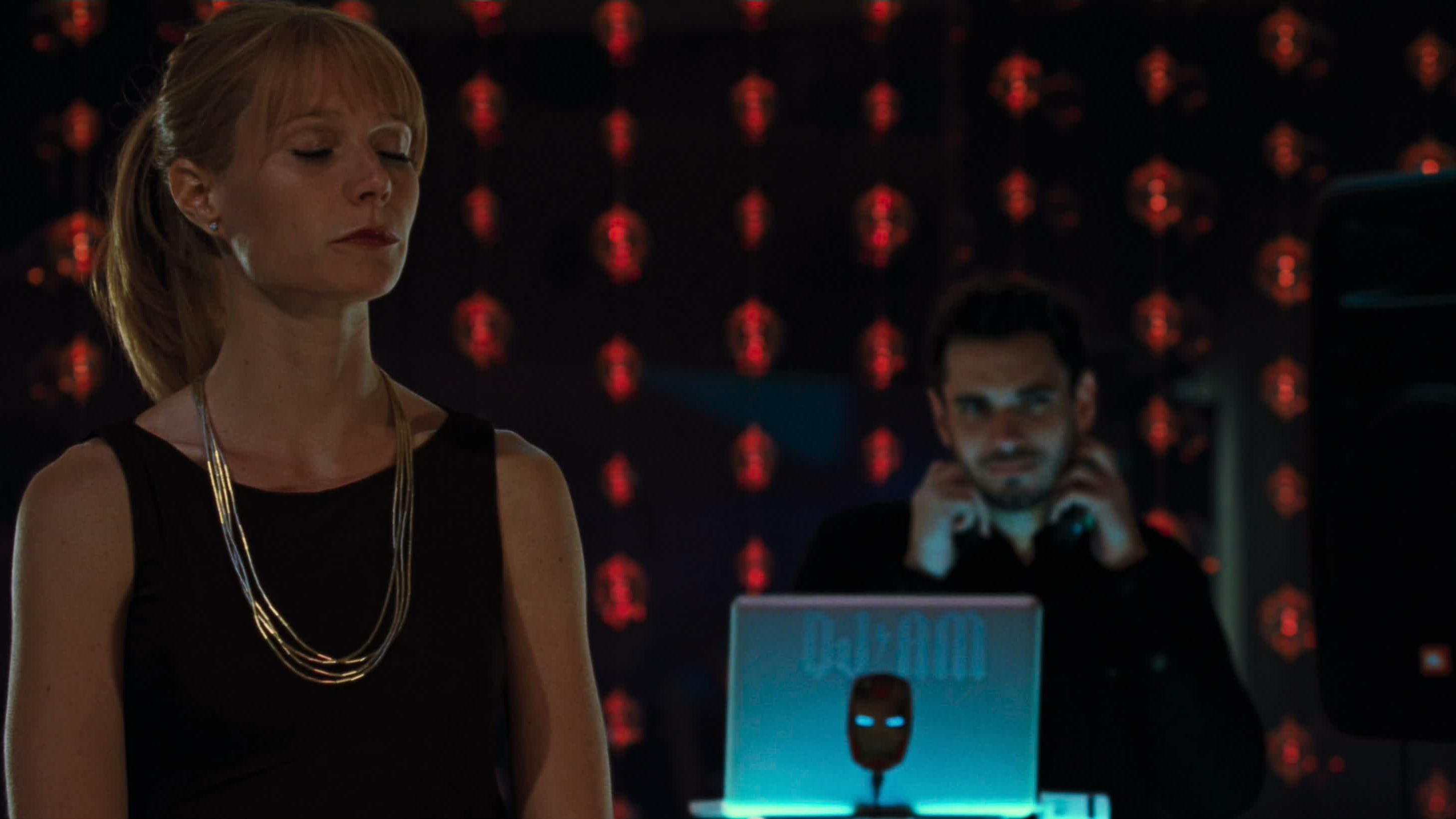 Uh, gold face, brown band.The Jaeger. I'll give that a look. - Iron Man ...