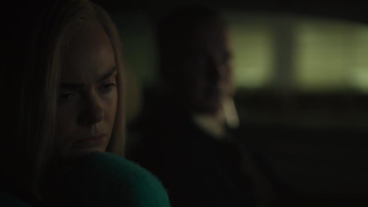 "- We should go home. We're here for your sister. - She doesn't want me ...