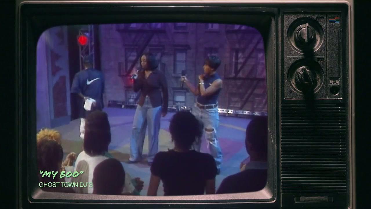 yeah, boy, you should know that ♪ - Sing along! - Sing it, girl. - ♪ I ...