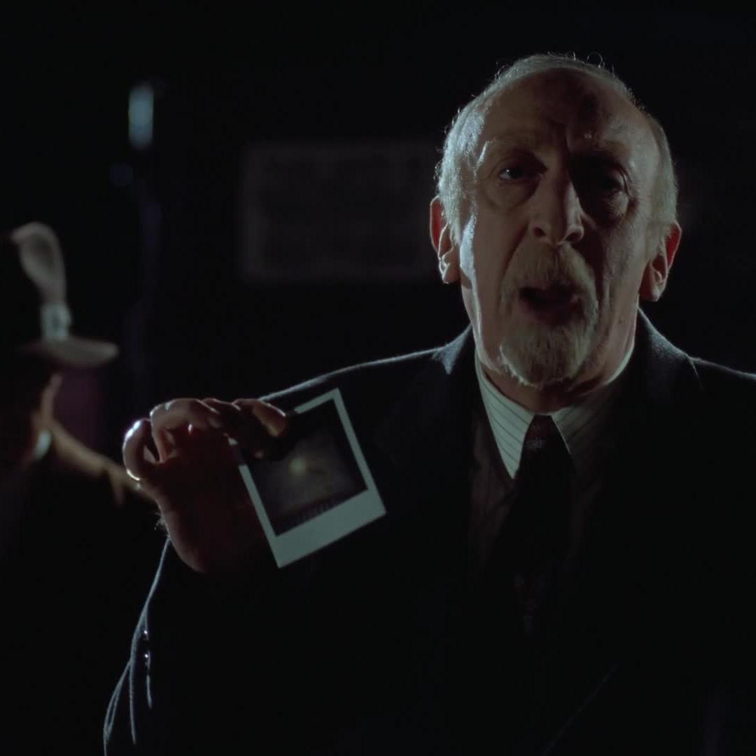 Do you have something for me? Who's he? Where is the item? It's a ...