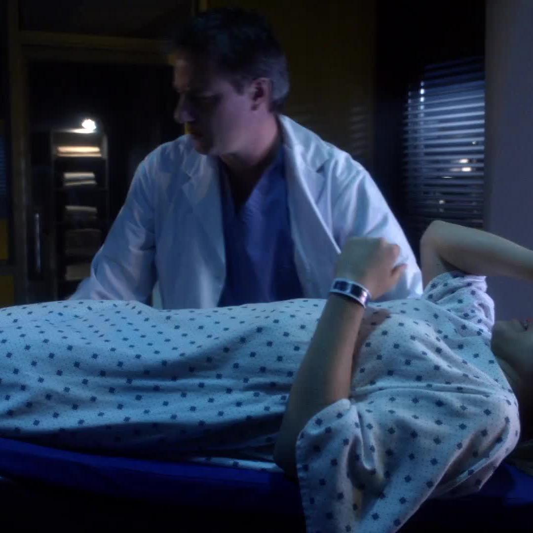 Miss Sullivan, are you okay? - What happened?- I don't know. Her brain ...
