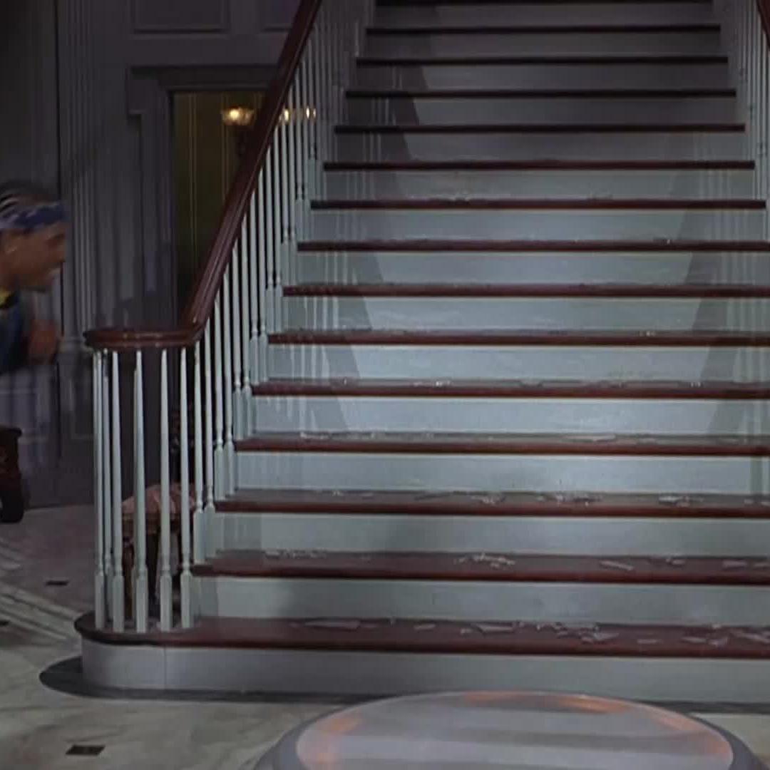 Yeah. Free papers. - Scary Movie 2 | Clip.Cafe