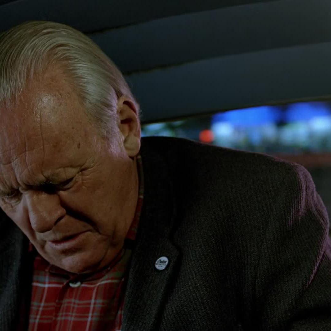 And the fare is right there on the meter, 29 dollar. Open your wallet ...