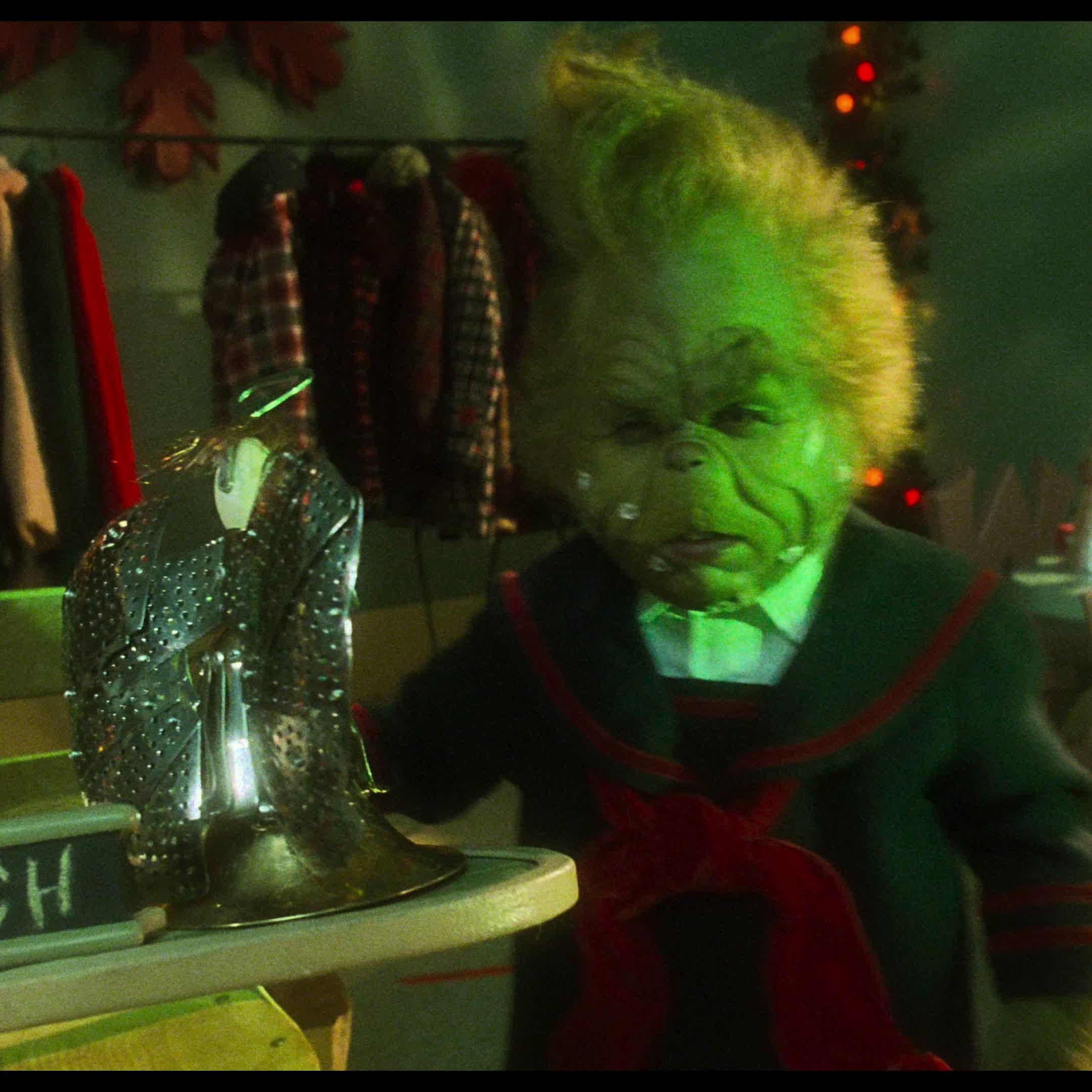 Stupid present! Stupid tree! I hate Christmas! - The anger.- The fury ...