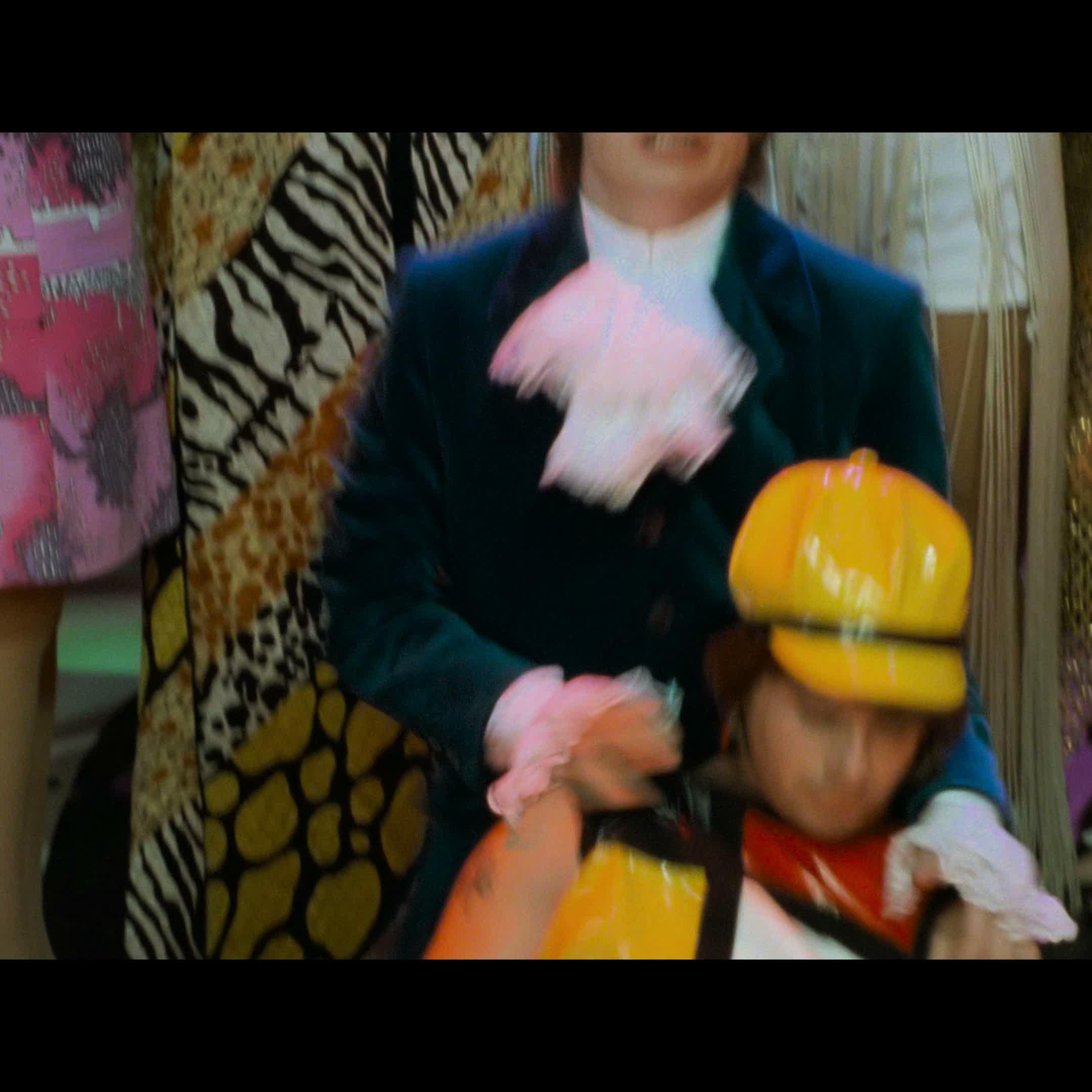 That ain't no woman! It's a man, man! - Austin Powers: International ...