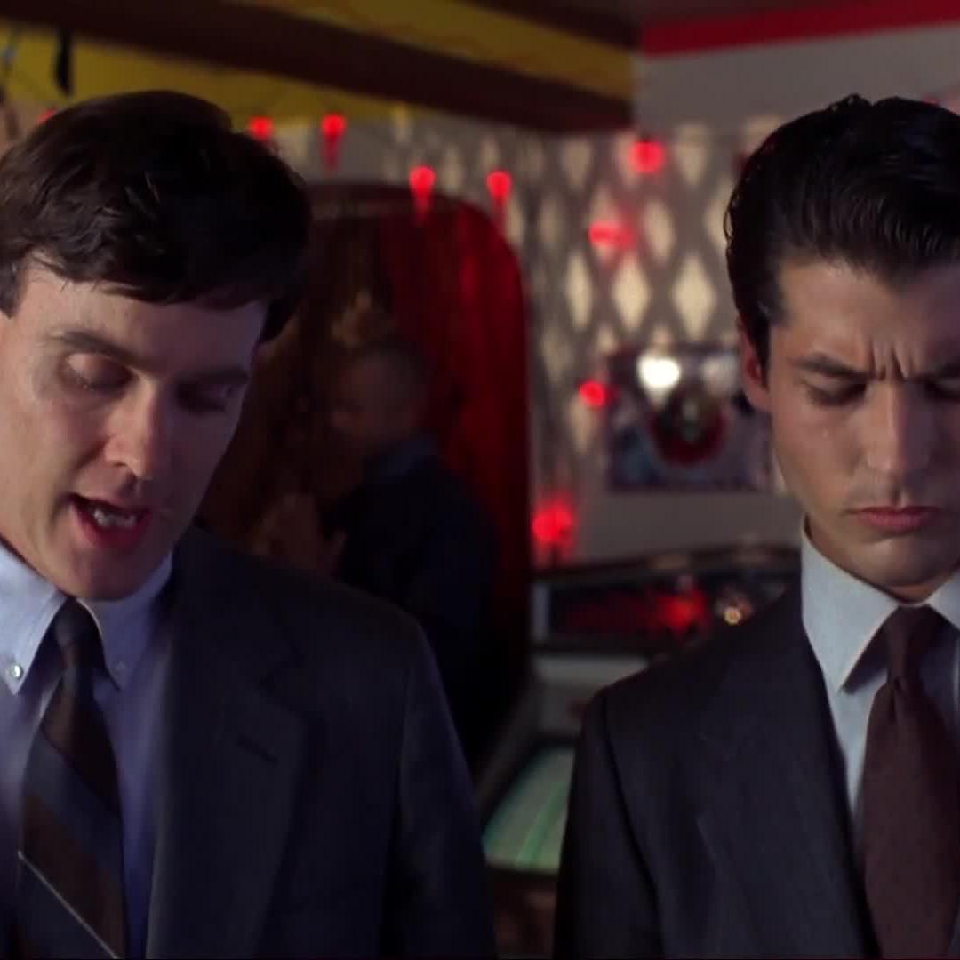 They're driving an '84... Sheepdog. - Dumb and Dumber | Clip.Cafe