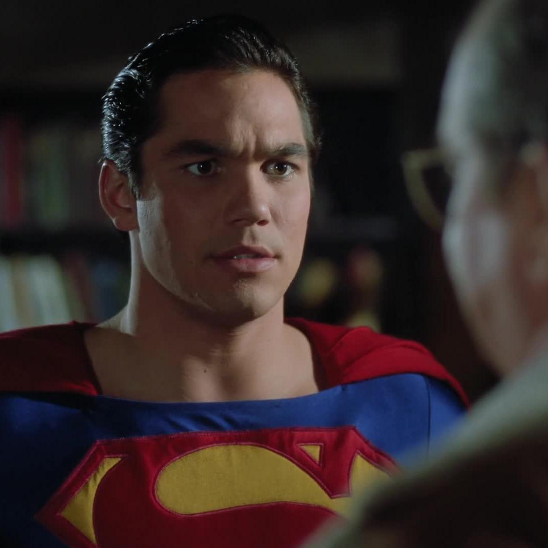 Uh, take a seat, dad. - I'll just, uh, go change.- Hmm. - Lois & Clark ...